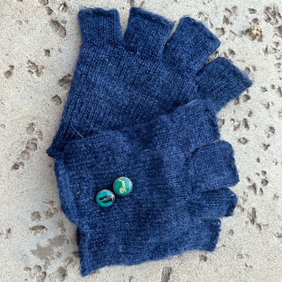 Diesel | Accessories | Diesel Hobo Mittens | Poshmark